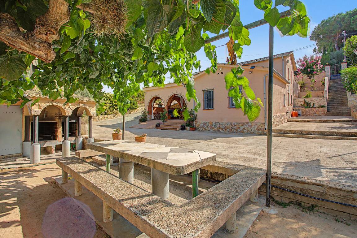 210 M² Ferienhaus ∙ 5 Schlafzimmer ∙ 20 Gäste - Santa Coloma de Farners