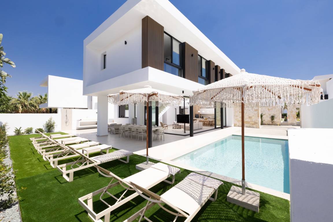 Cottage ∙ 4 Bedrooms ∙ 9 Guests - Protaras