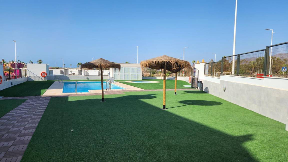 75 M² Hotel ∙ 2 Habitaciones ∙ 4 Huéspedes - Águilas