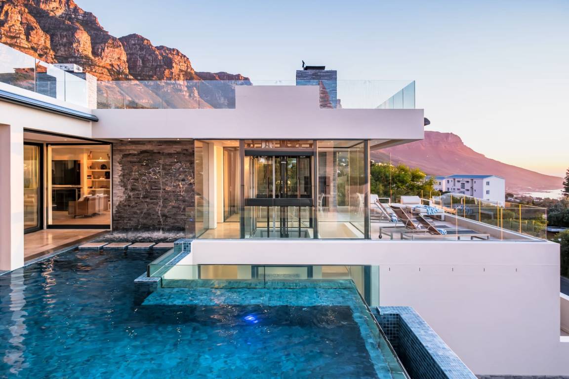 Villa ∙ 5 Bedrooms ∙ 10 Guests - Camps Bay