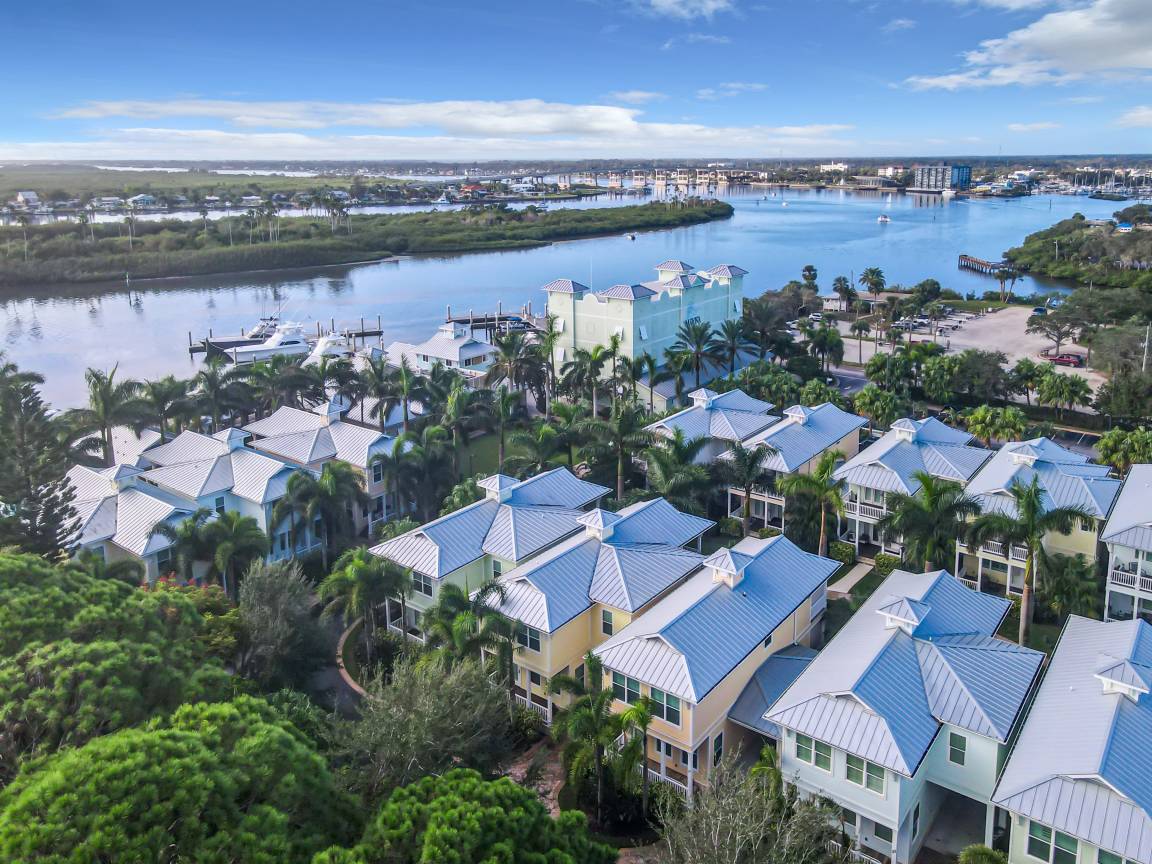 151 M² House ∙ 2 Bedrooms ∙ 4 Guests - New Smyrna Beach, FL