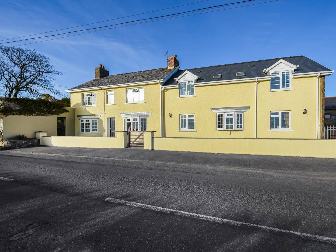 Cottage ∙ 6 Bedrooms ∙ 12 Guests - Narberth