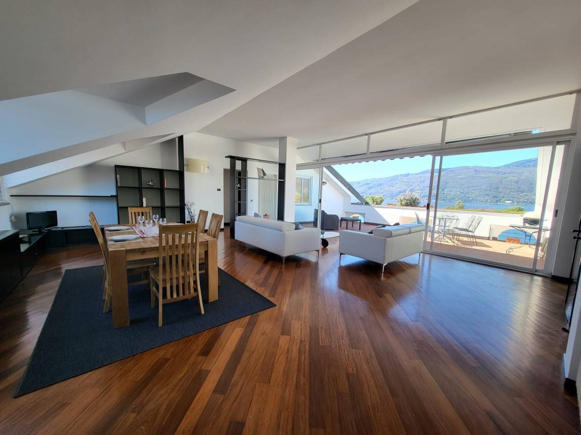 150 M² Apartment ∙ 3 Bedrooms ∙ 6 Guests - Verbania