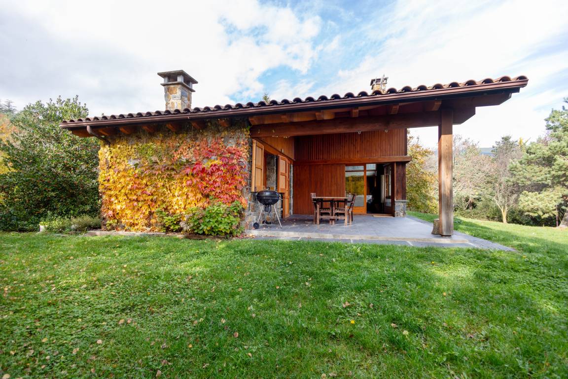 200 M² Chalet ∙ 4 Chambres ∙ 10 Personnes - Campdevànol
