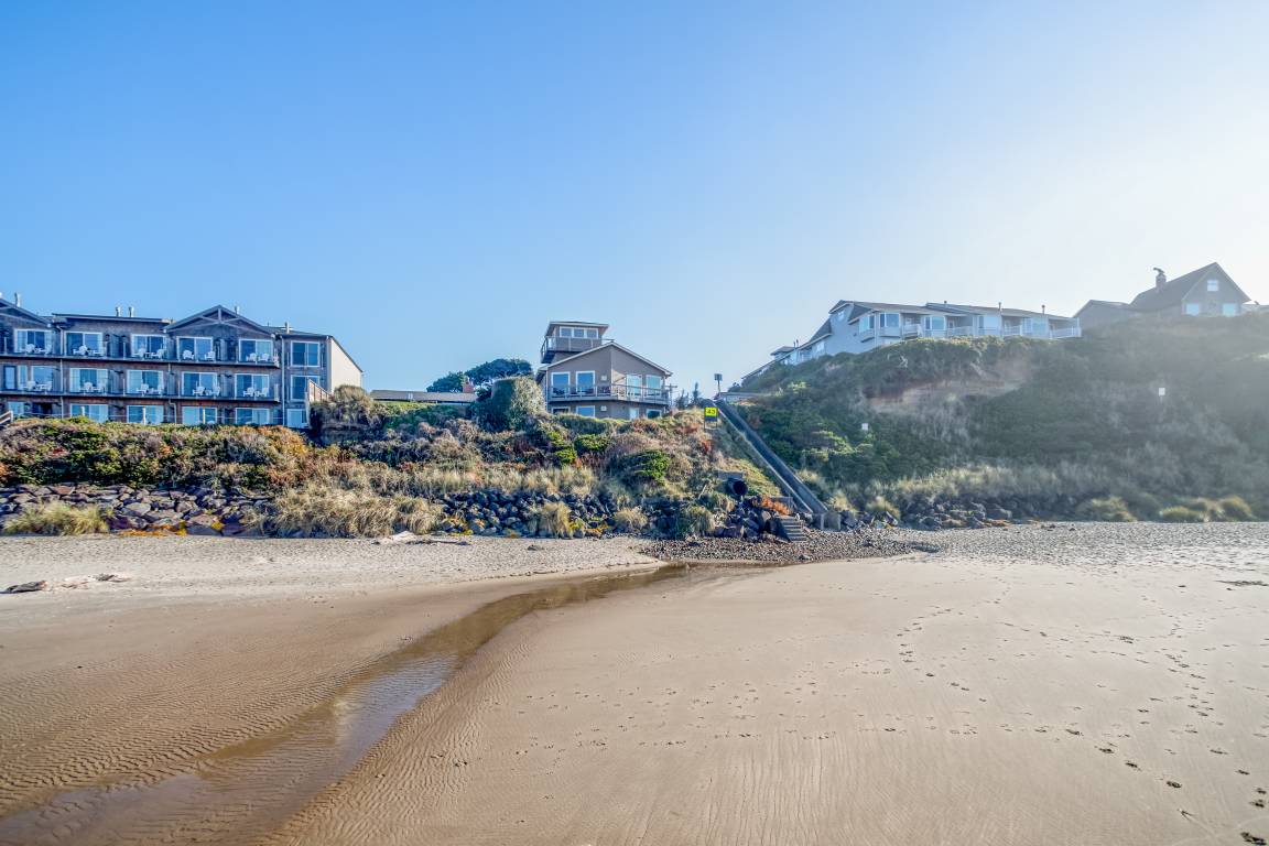 336 M² House ∙ 5 Bedrooms ∙ 16 Guests - Lincoln City, OR