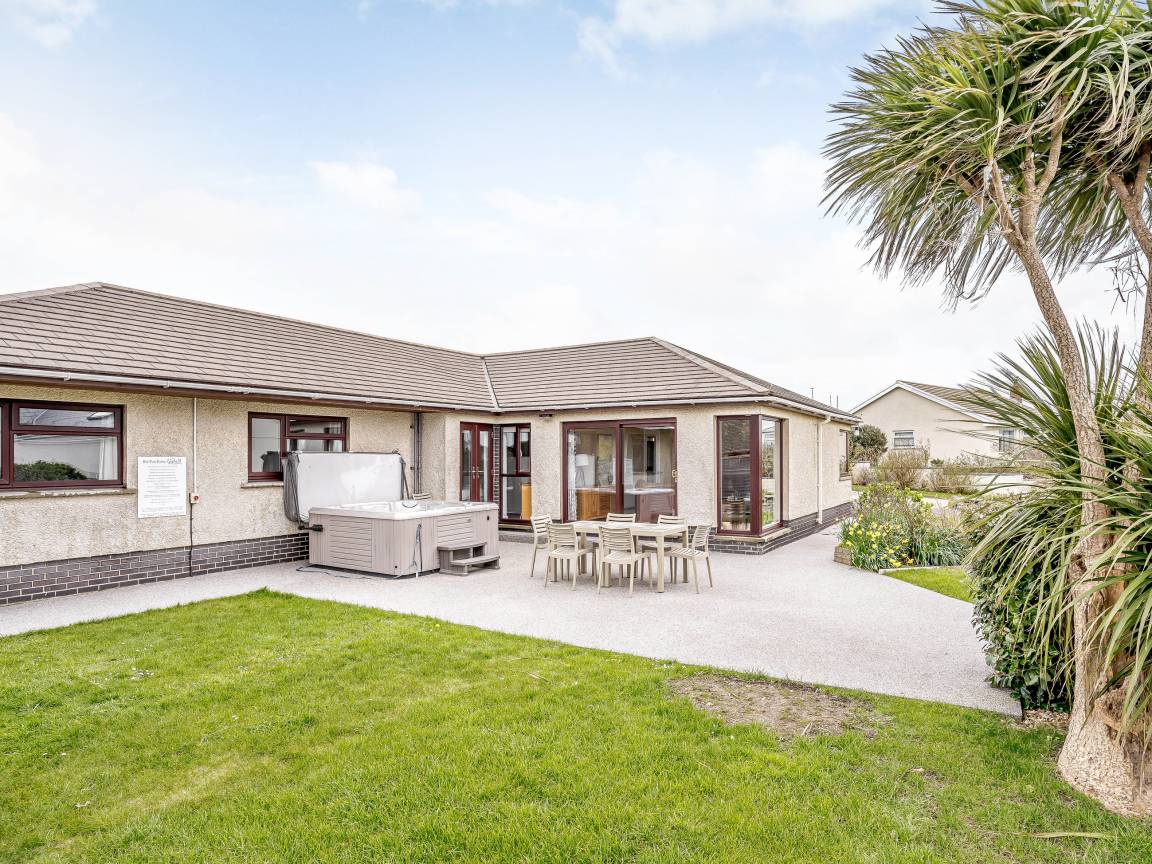 Cottage ∙ 5 Bedrooms ∙ 10 Guests - Saint Dogmaels