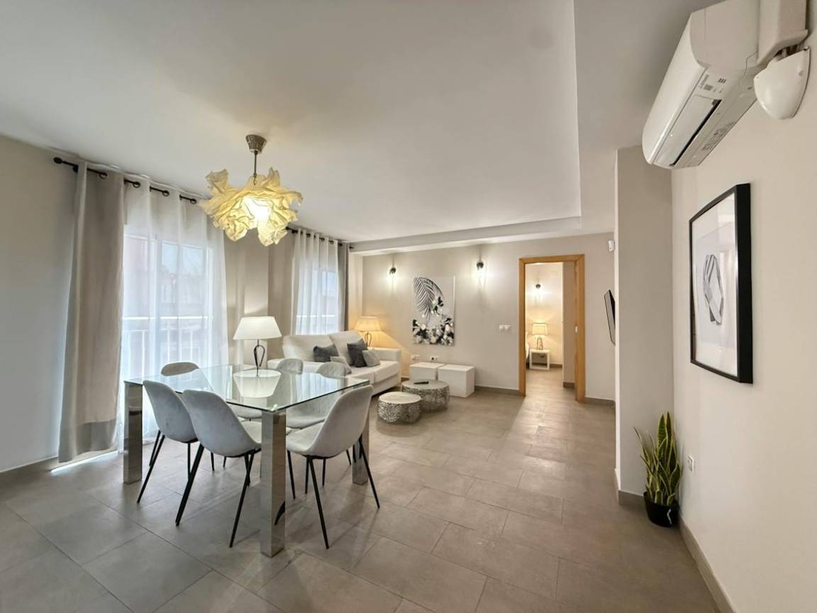60 M² Apartment ∙ 2 Bedrooms ∙ 4 Guests - Valensiya