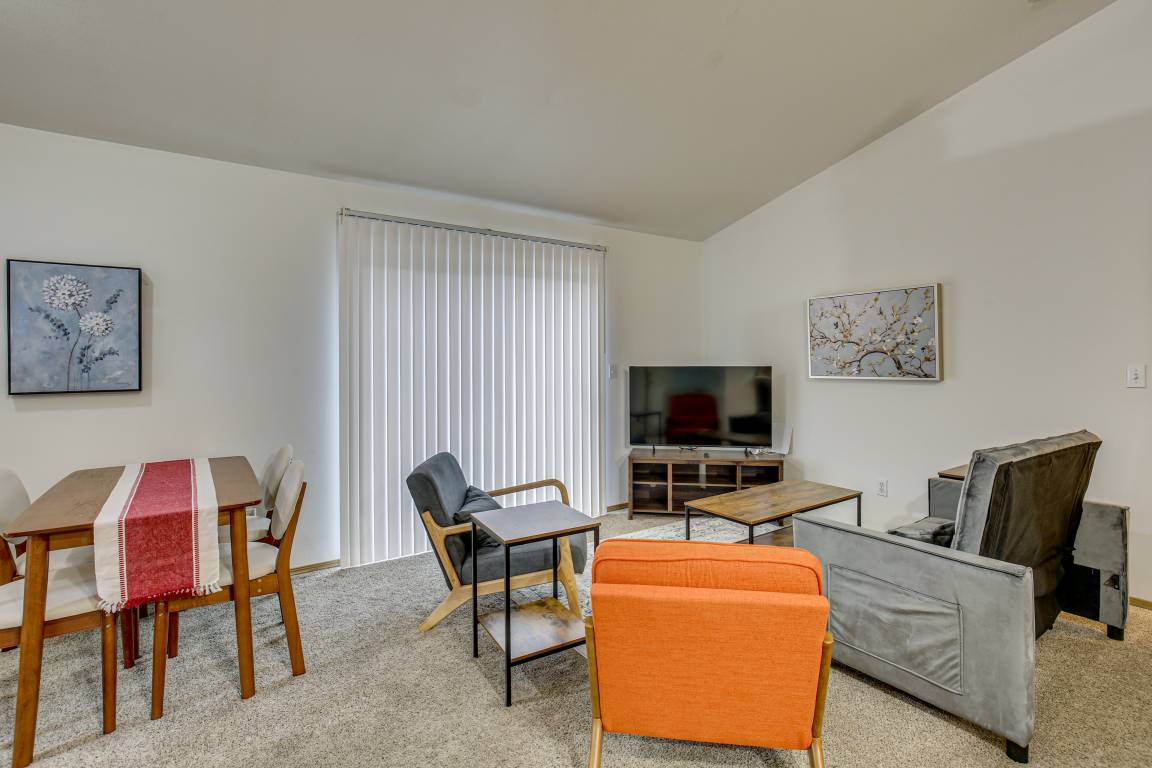 65 M² House ∙ 2 Bedrooms ∙ 6 Guests - Eugene, OR