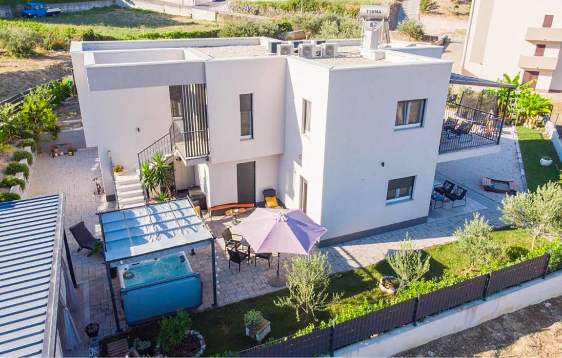 85 M² Apartment ∙ 2 Bedrooms ∙ 6 Guests - Podstrana