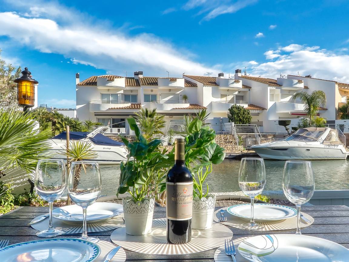 70 M² House ∙ 3 Bedrooms ∙ 6 Guests - Empuriabrava