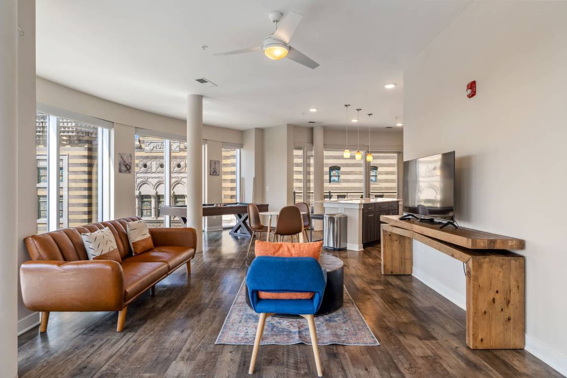 Apartment ∙ 3 Bedrooms ∙ 6 Guests - Irvington Historic District, IN
