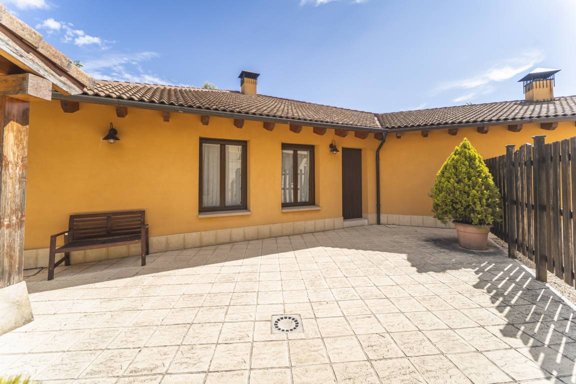 82 M² Casa ∙ 2 Habitaciones ∙ 8 Huéspedes - San Leonardo de Yagüe