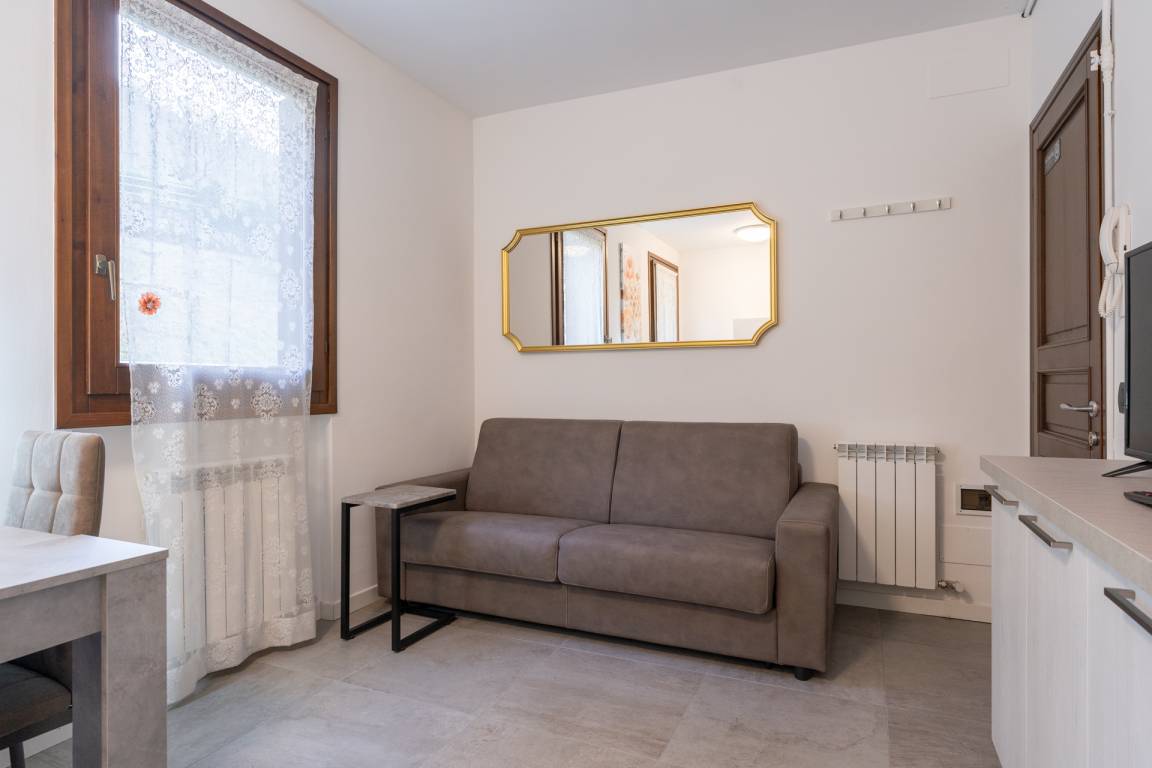 25 M² Apartment ∙ 2 Guests - Lecco