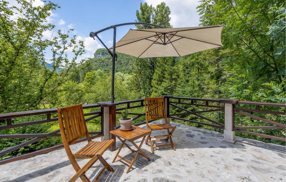 60 M² House ∙ 2 Bedrooms ∙ 4 Guests - Osilnica