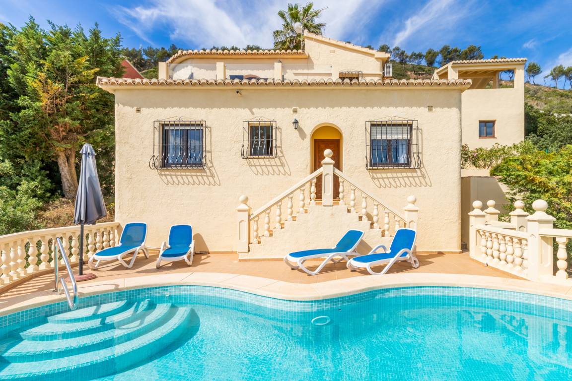 150 M² Villa ∙ 2 Bedrooms ∙ 4 Guests - Moraira