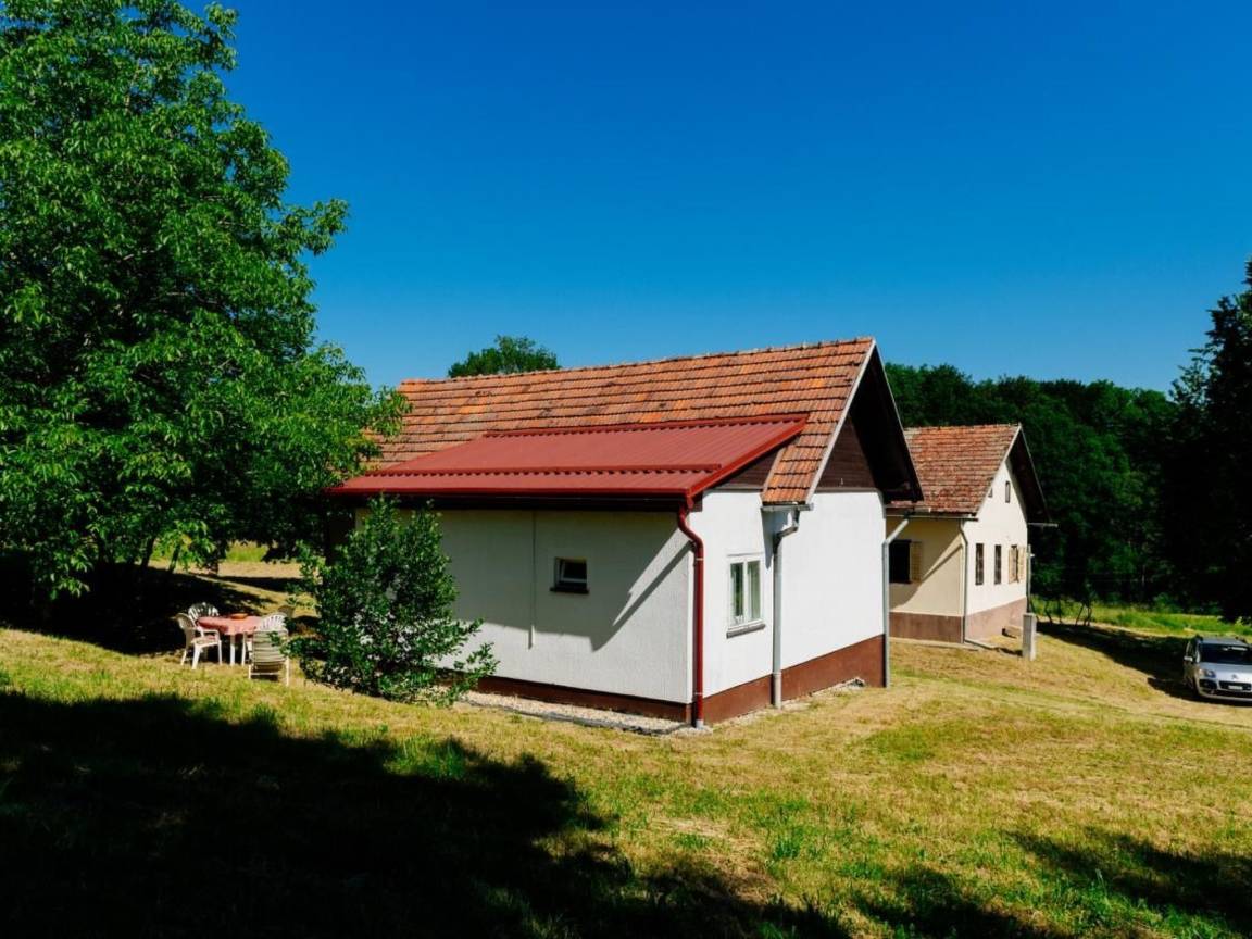90 M² House ∙ 2 Bedrooms ∙ 4 Guests - Banovci