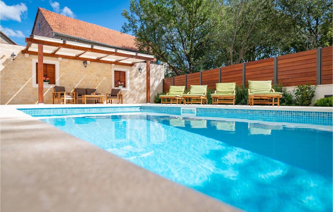 148 M² Maison De Vacances ∙ 4 Chambres ∙ 8 Personnes - Trilj