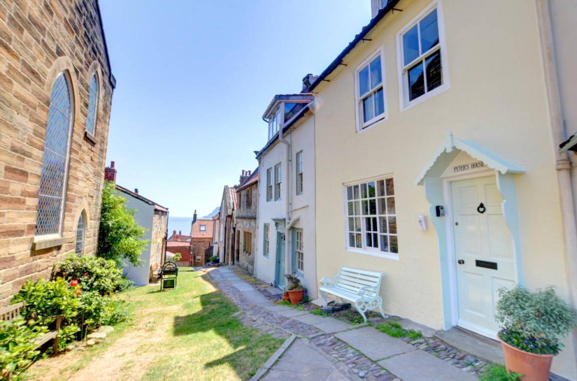 Cottage ∙ 3 Bedrooms ∙ 5 Guests - Robin Hood's Bay