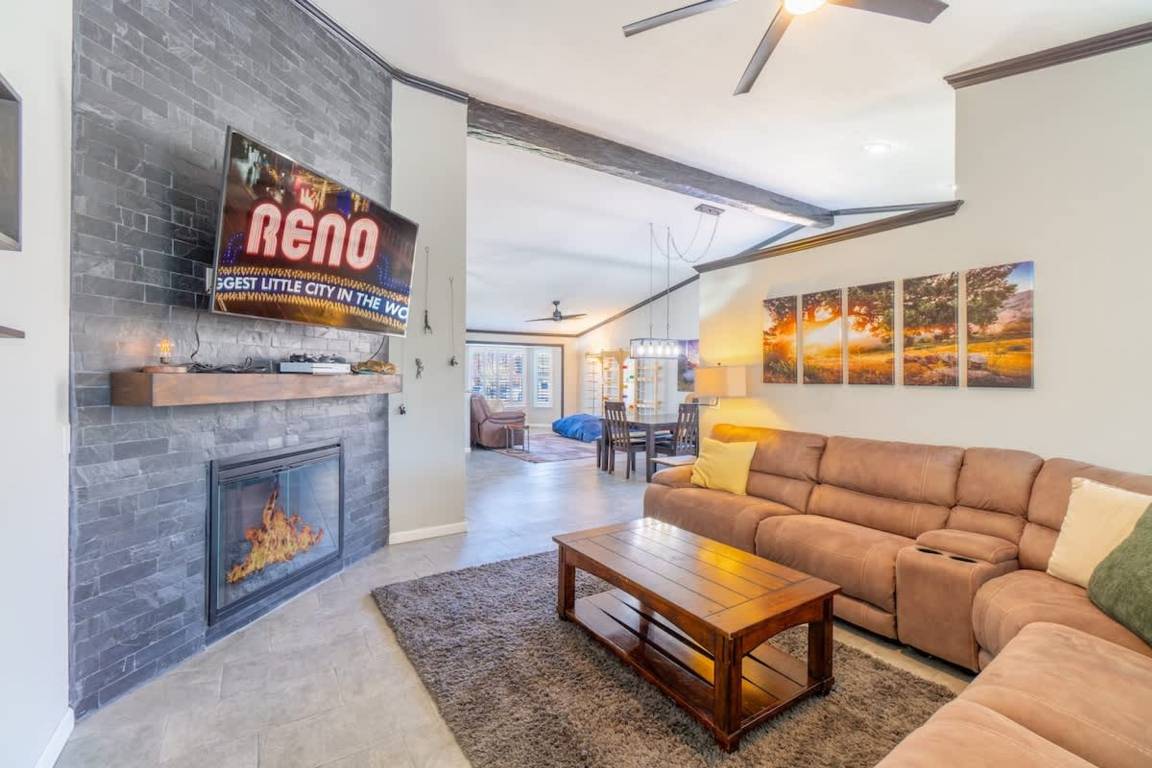 Apartment ∙ 4 Bedrooms ∙ 11 Guests - Reno, NV
