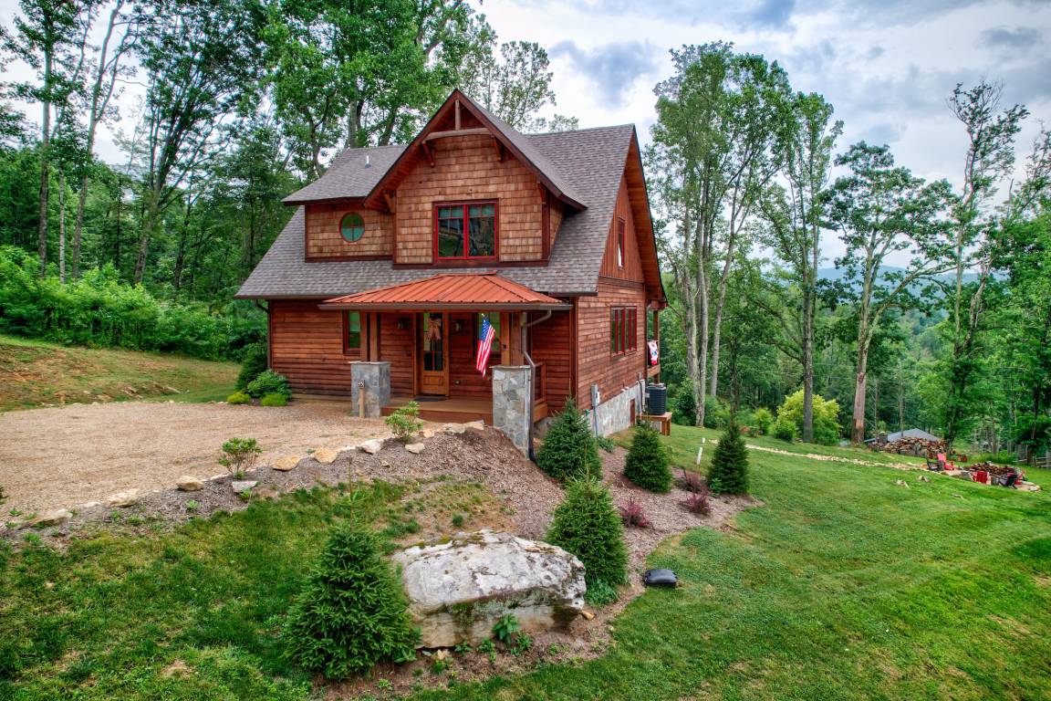 House ∙ 3 Bedrooms ∙ 9 Guests - Beech Mountain, NC