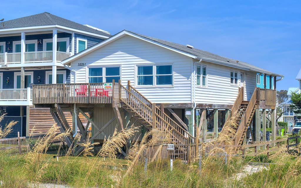 House ∙ 4 Bedrooms ∙ 14 Guests - Oak Island, NC