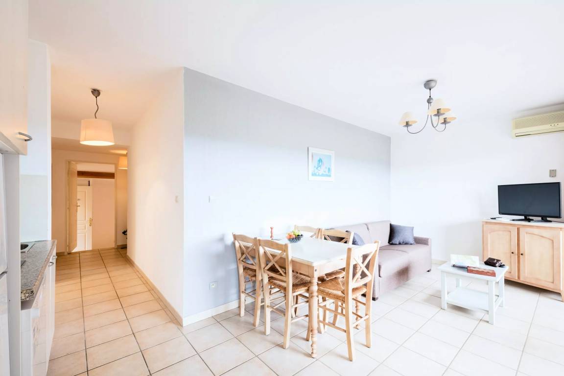 65 M² Apartment ∙ 3 Bedrooms ∙ 8 Guests - Cogolin