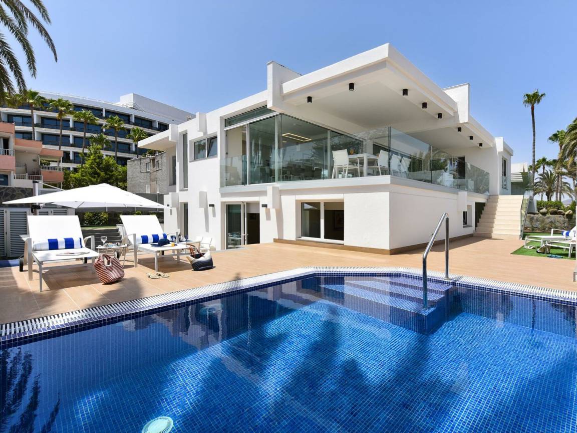 250 M² Villa ∙ 4 Bedrooms ∙ 8 Guests - Playa del Inglés