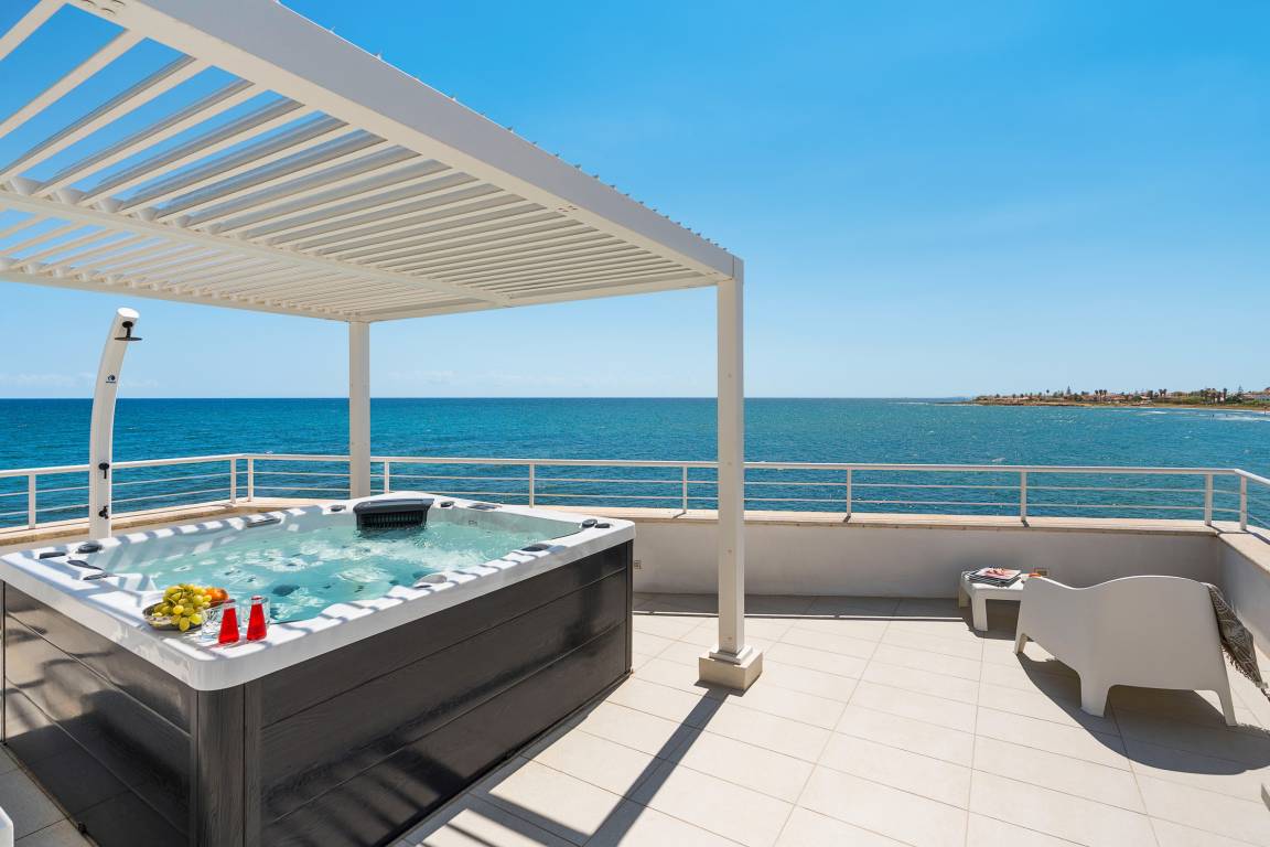 100 M² Villa ∙ 3 Bedrooms ∙ 6 Guests - Noto