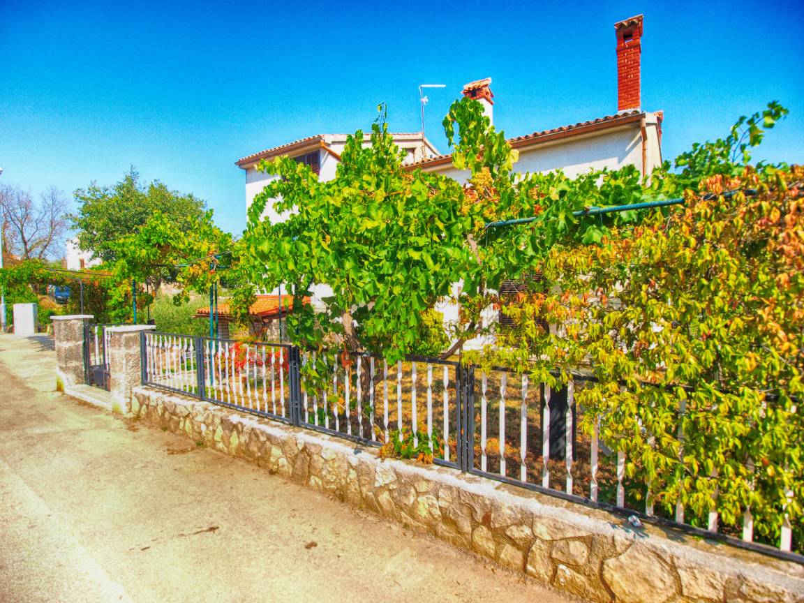 117 M² Apartment ∙ 4 Bedrooms ∙ 8 Guests - Pula