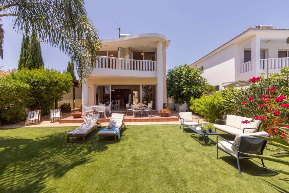 180 M² Villa ∙ 3 Bedrooms ∙ 6 Guests - Ларнака