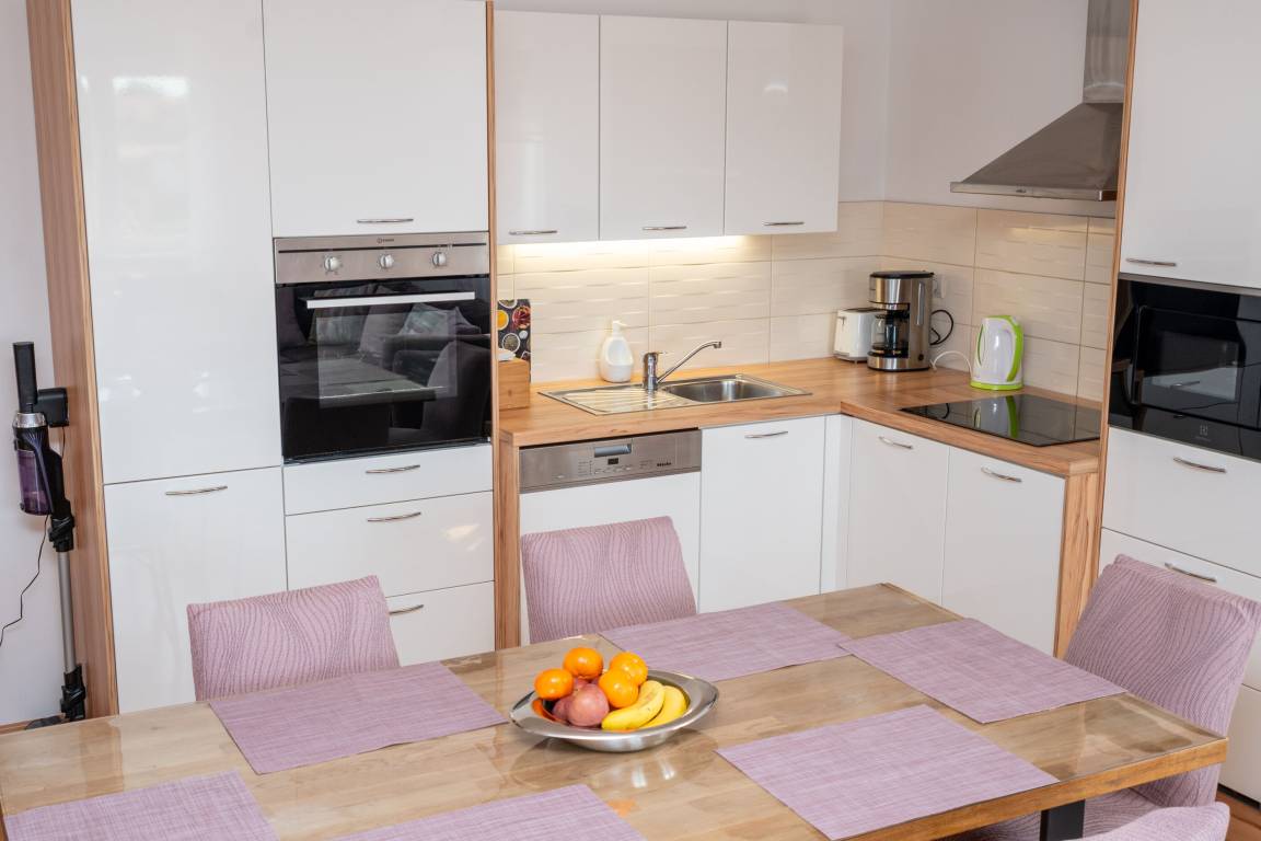 100 M² Apartment ∙ 3 Bedrooms ∙ 6 Guests - Pula