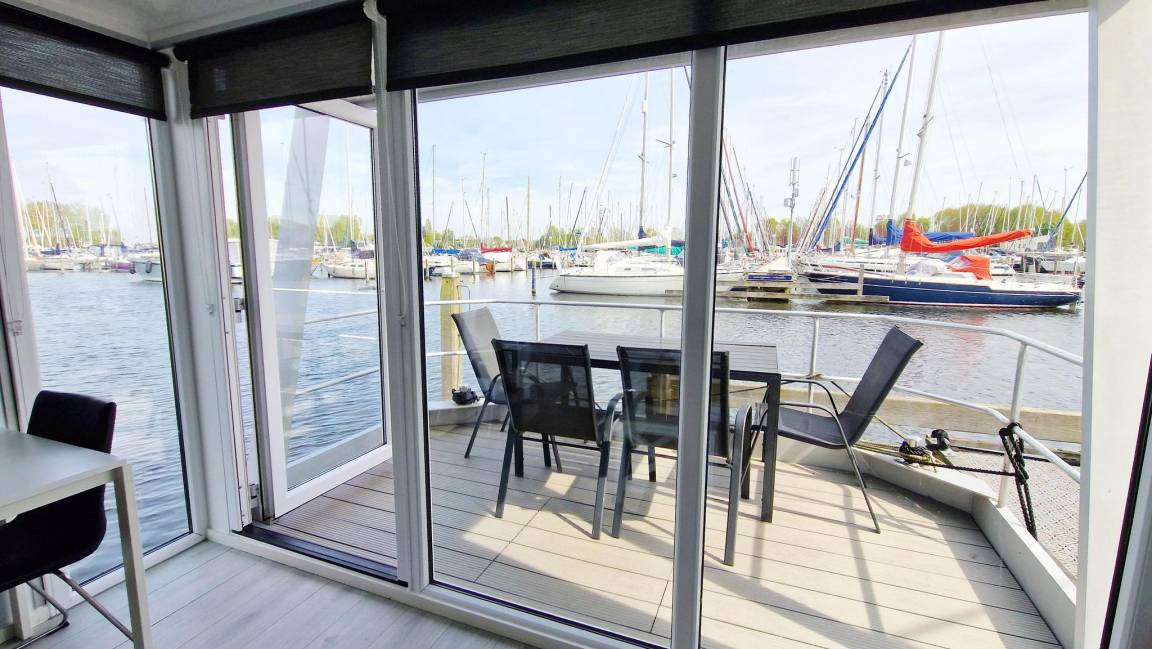 Bungalow ∙ 2 Bedrooms ∙ 4 Guests - Weesp