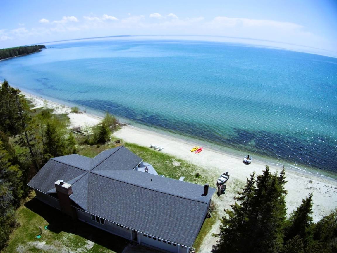 195 M² House ∙ 3 Bedrooms ∙ 14 Guests - St. Ignace, MI