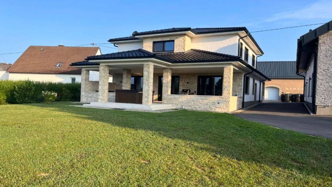 250 M² Ferienwohnung ∙ 3 Schlafzimmer ∙ 6 Gäste - Nationalpark Eifel