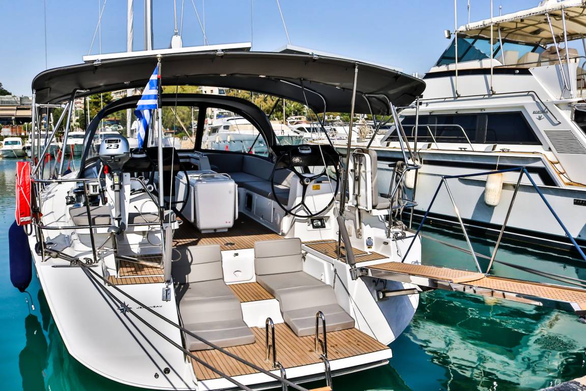 Houseboat ∙ 5 Bedrooms ∙ 10 Guests - Greece
