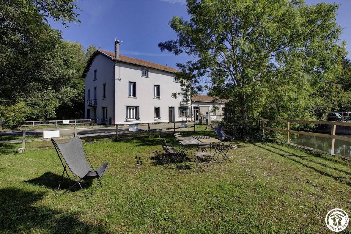 90 M² Gîte ∙ 2 Chambres ∙ 5 Personnes - Montrevel-en-Bresse