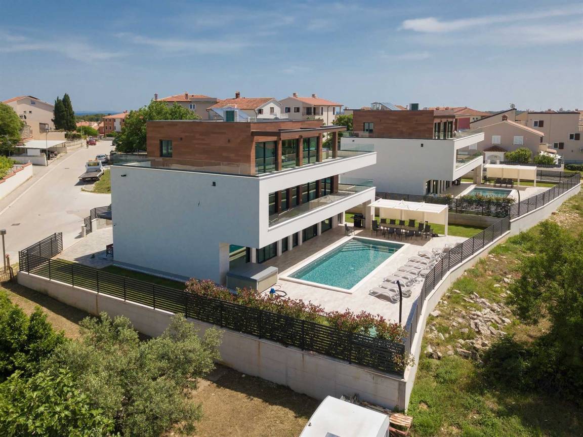 400 M² Villa ∙ 5 Makuuhuonetta ∙ 10 Vierasta - Medulin