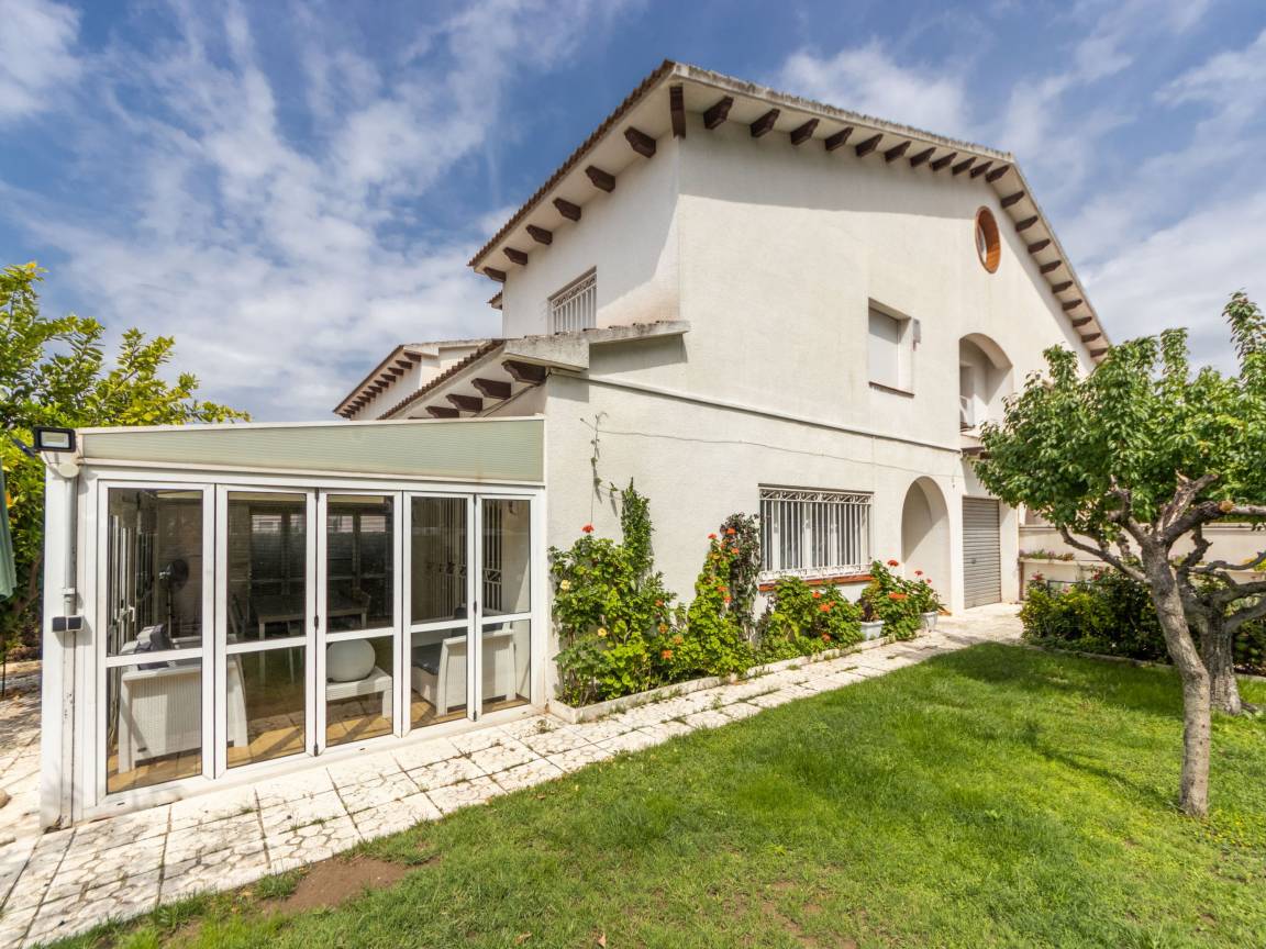100 M² Ferienhaus ∙ 1 Schlafzimmer ∙ 10 Gäste - Cambrils