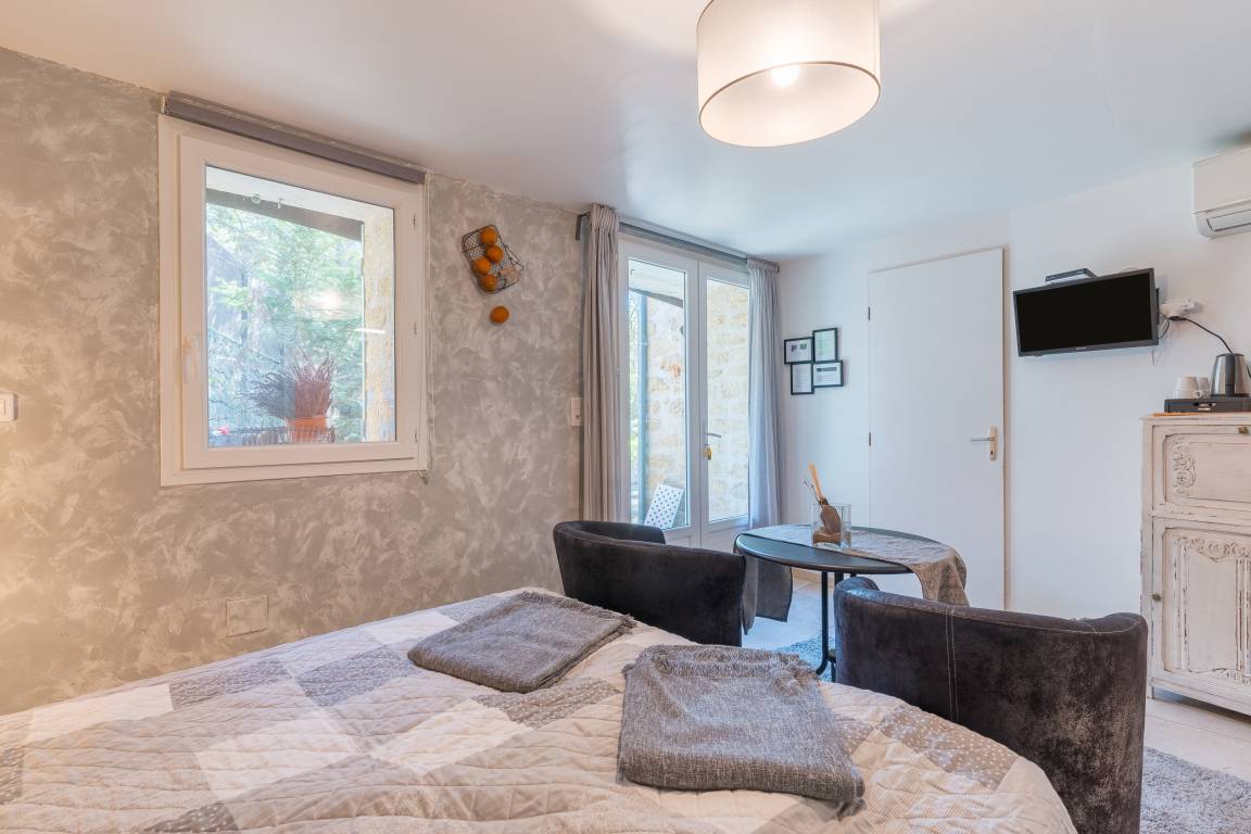 21 M² Bed And Breakfast ∙ 1 Bedroom ∙ 2 Guests - Lourmarin