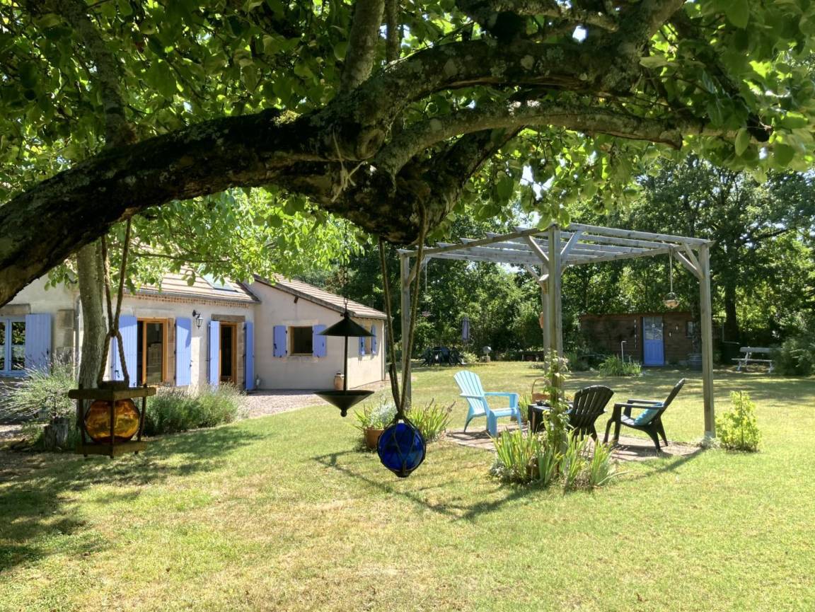 82 M² Gîte ∙ 2 Chambres ∙ 4 Personnes - Auvergne