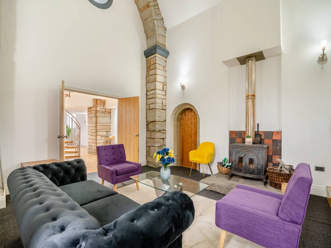 Cottage ∙ 5 Bedrooms ∙ 10 Guests - Bury