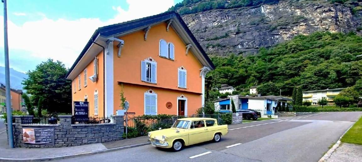 350 M² Ferienhaus ∙ 6 Schlafzimmer ∙ 14 Gäste - Olivone