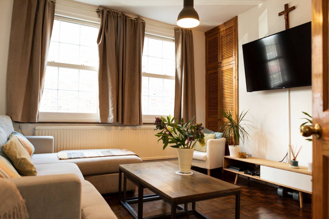 93 M² House ∙ 2 Bedrooms ∙ 3 Guests - London