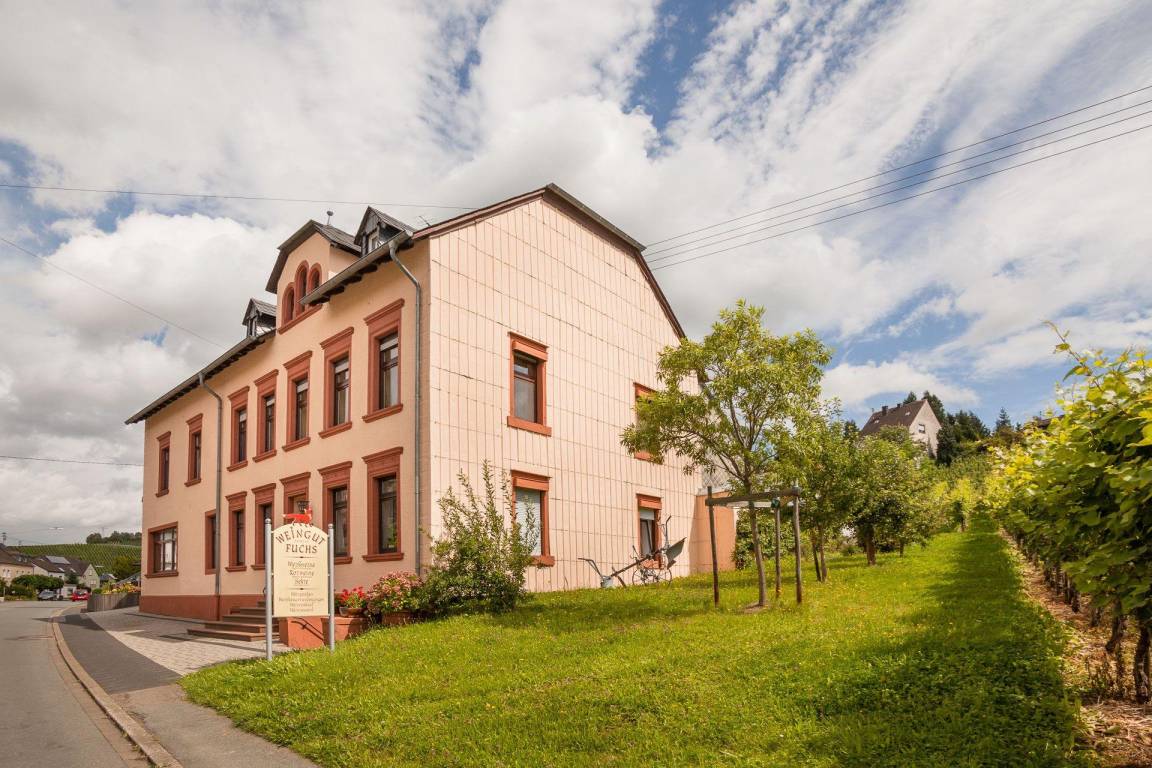 80 M² Ferienwohnung ∙ 2 Schlafzimmer ∙ 4 Gäste - Neumagen-Dhron