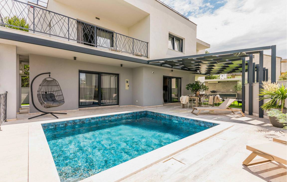 180 M² Ferienhaus ∙ 4 Schlafzimmer ∙ 8 Gäste - Šibenik