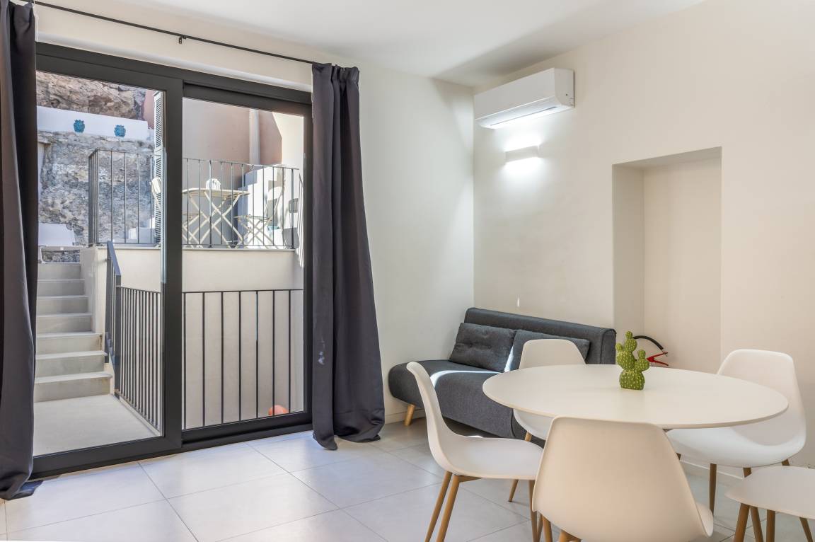 80 M² Appartamento Vacanza ∙ 2 Camere Da Letto ∙ 7 Ospiti - Milazzo