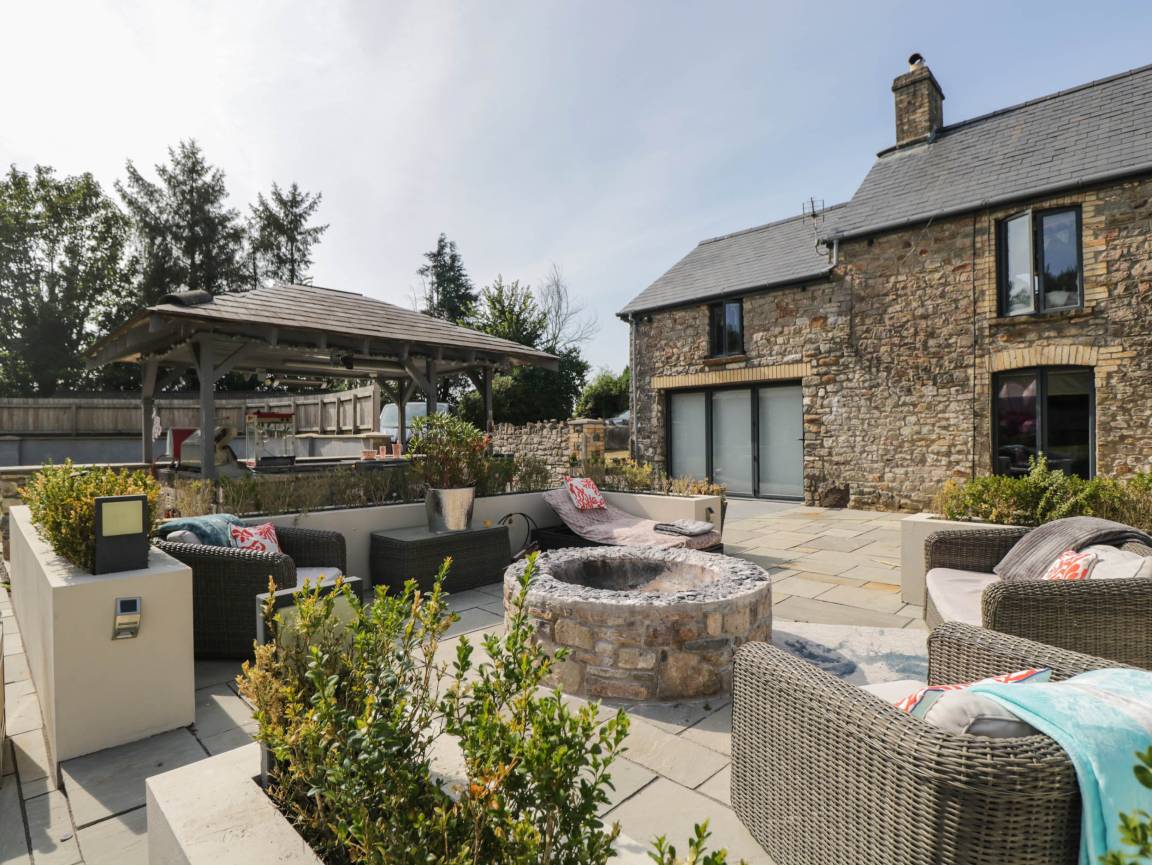 Cottage ∙ 5 Bedrooms ∙ 10 Guests - Barry