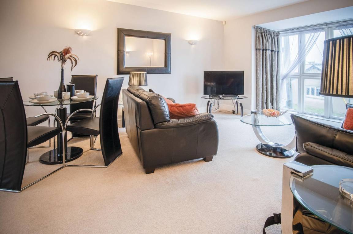 84 M² House ∙ 2 Bedrooms ∙ 4 Guests - Saundersfoot