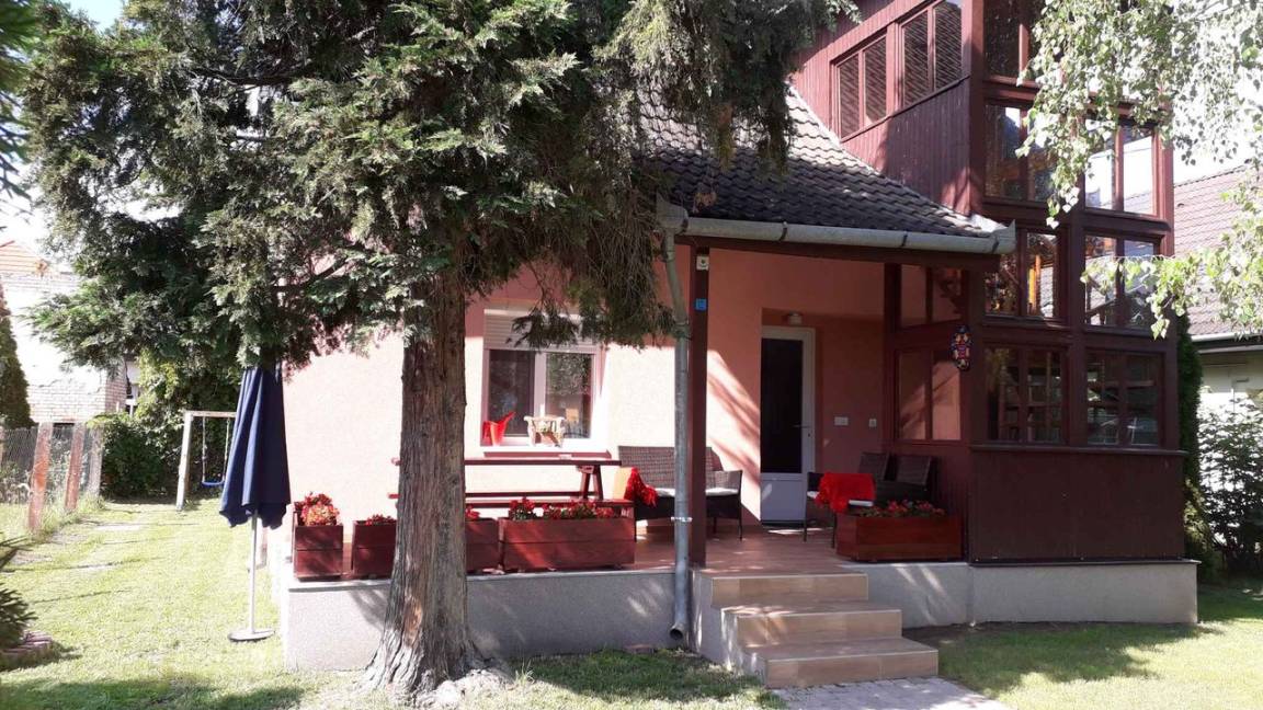 100 M² House ∙ 4 Bedrooms ∙ 8 Guests - Balaton