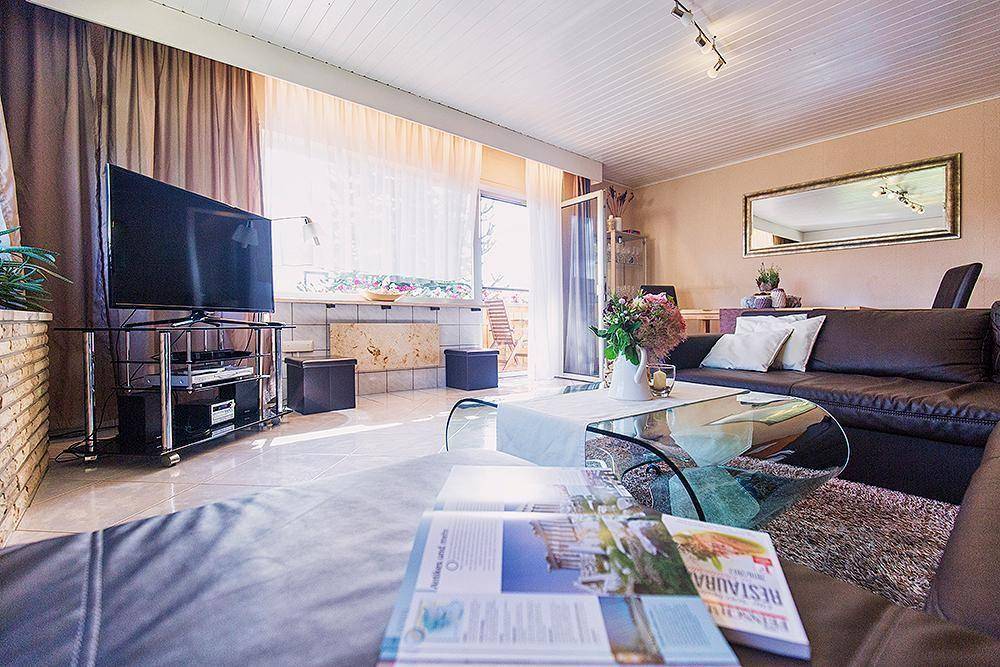 130 M² House ∙ 4 Bedrooms ∙ 10 Guests - Diez